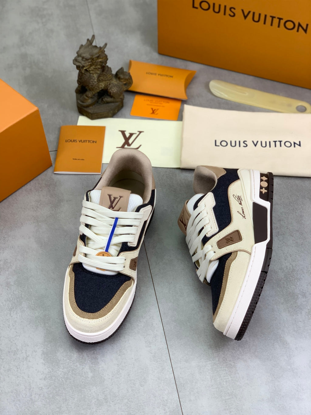 LVE TRAINERS (pre-order)