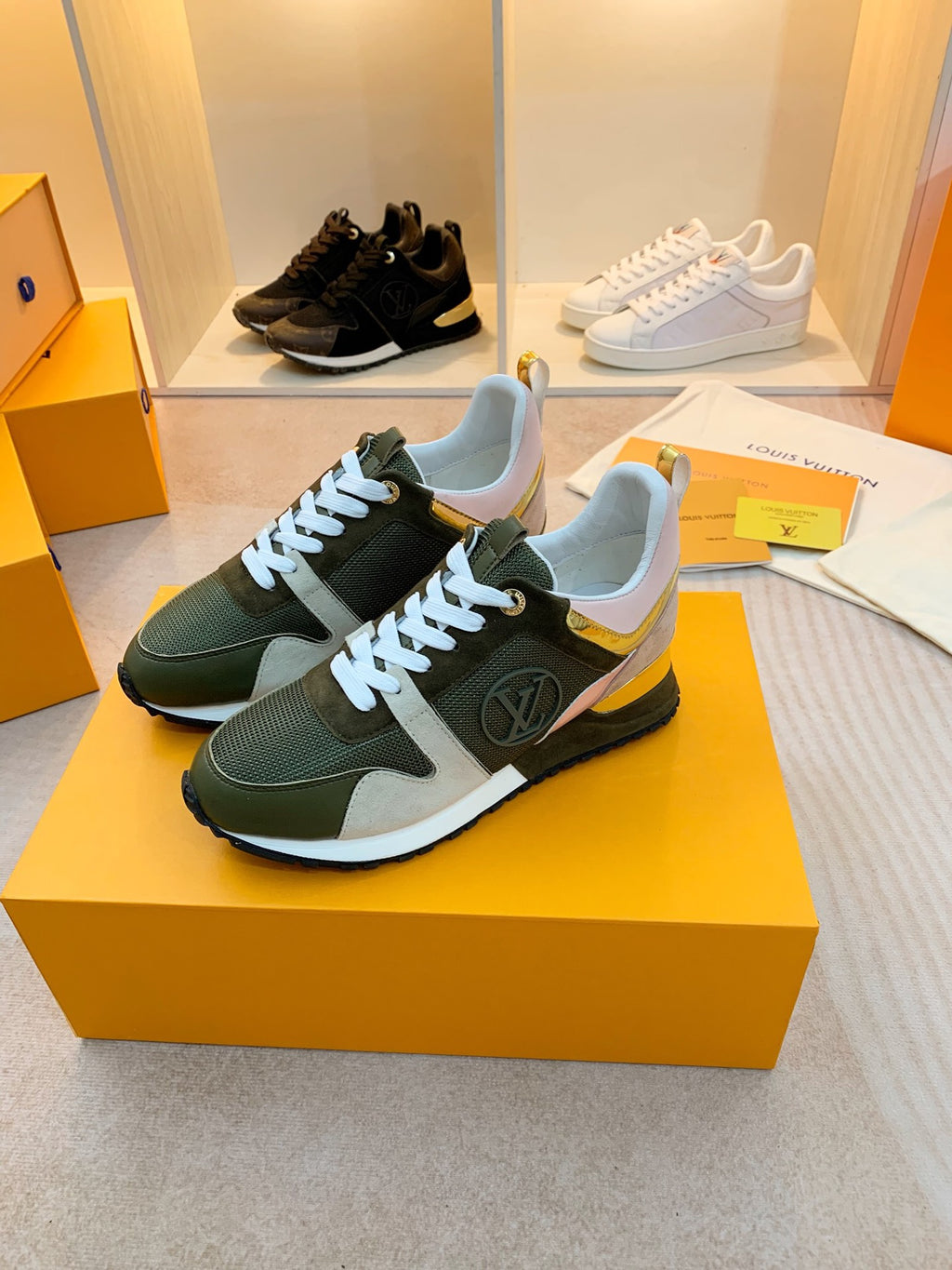 LVE RUNAWAY TRAINERS (pre-order)